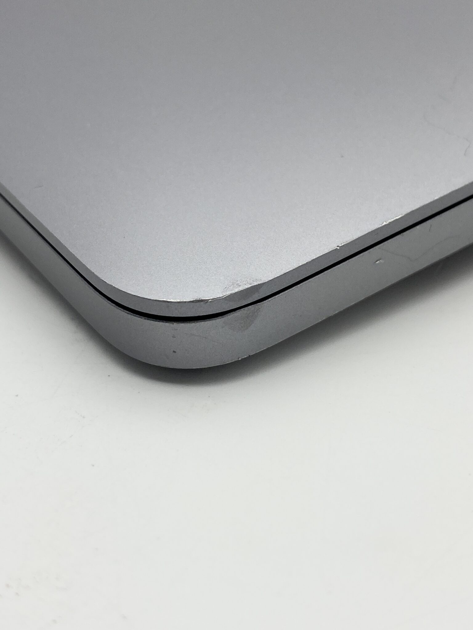 MacBook Pro 13" 2020 (4TB3) Touch Bar [Core i5-2.0 GHz] - OSSLab.tv